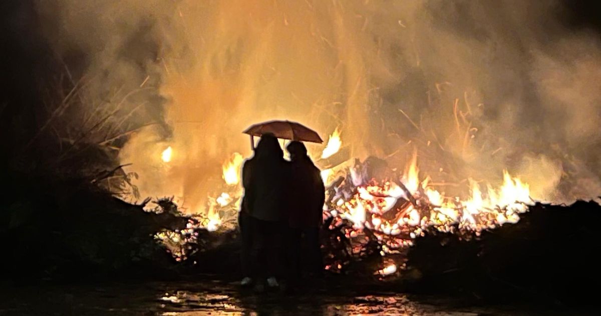 Osterfeuer mit ganz viel Matsche-Pampe | LokalDirekt