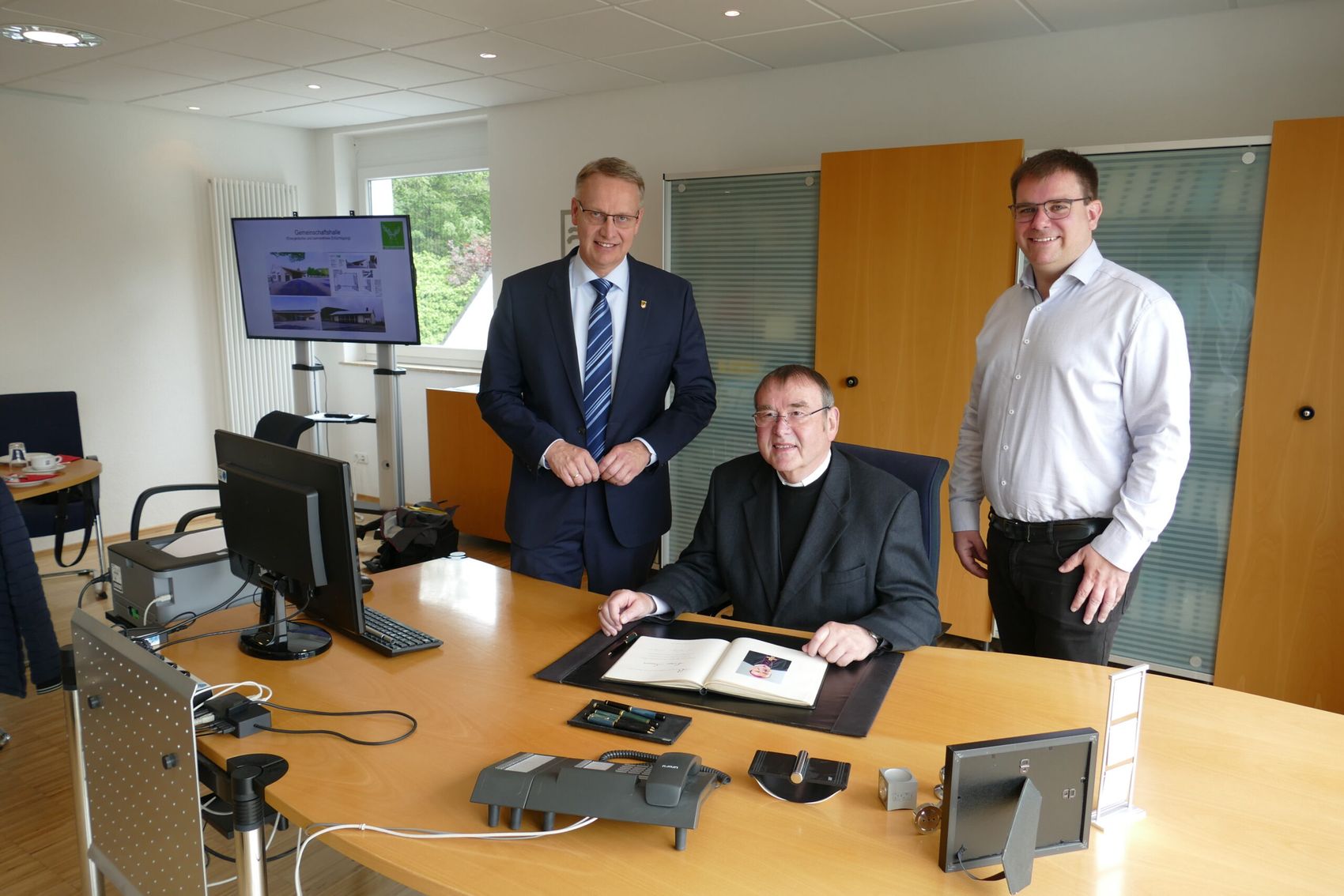 Essener Weihbischof zu Besuch beim Bürgermeister | LokalDirekt