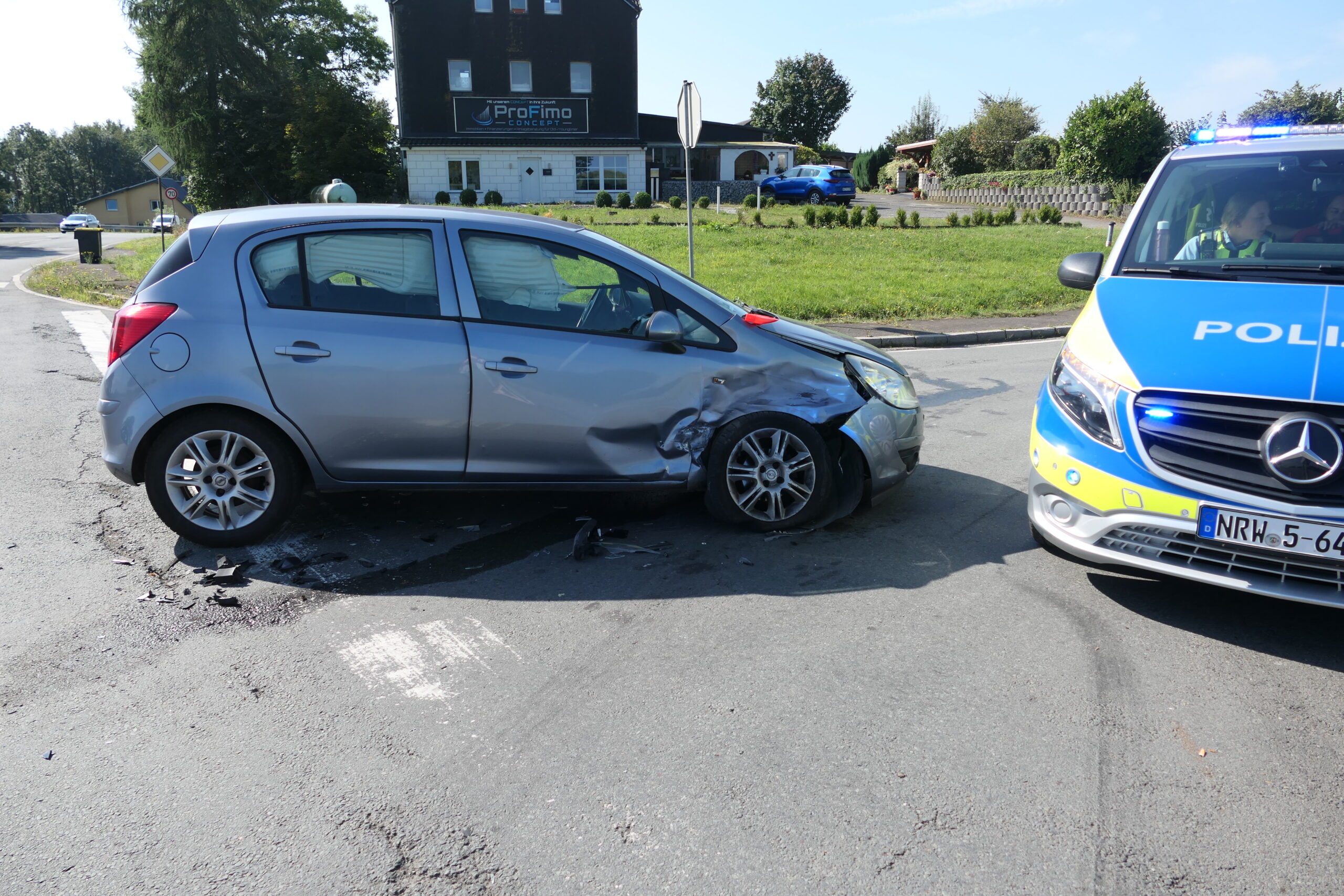 Unfall: 20-Jährige übersieht Pkw beim Abbiegen | LokalDirekt