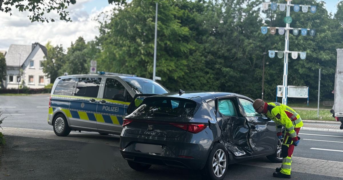 Vorfahrt genommen – Auto kollidiert mit Lkw | LokalDirekt
