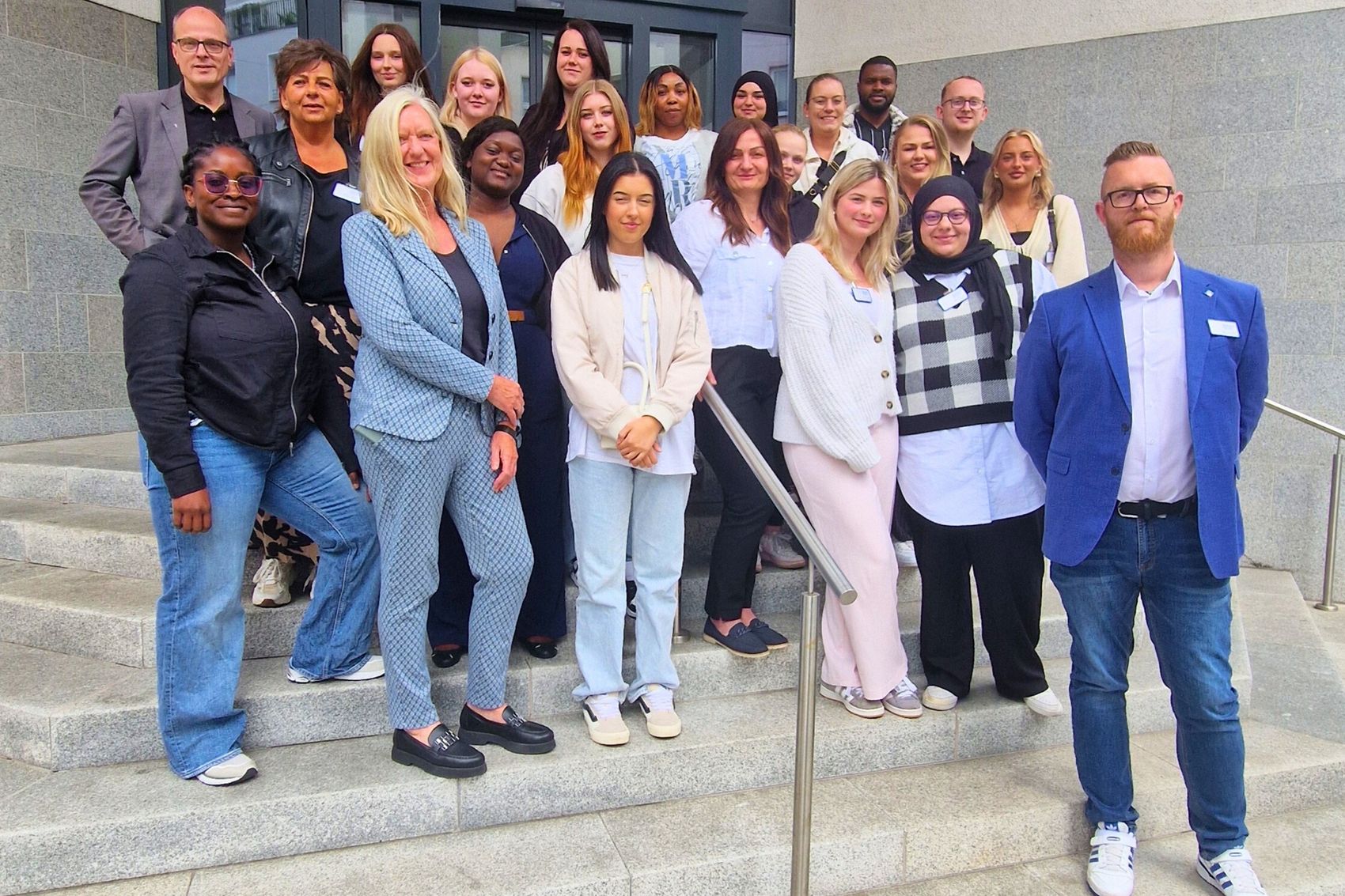 20 neue Auszubildende starten Pflegeausbildung bei der Diakonie Mark ...