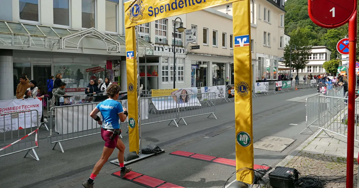 Laufend Gutes tun beim P-Weg-Marathon - das Löwentor steht weit offen ...