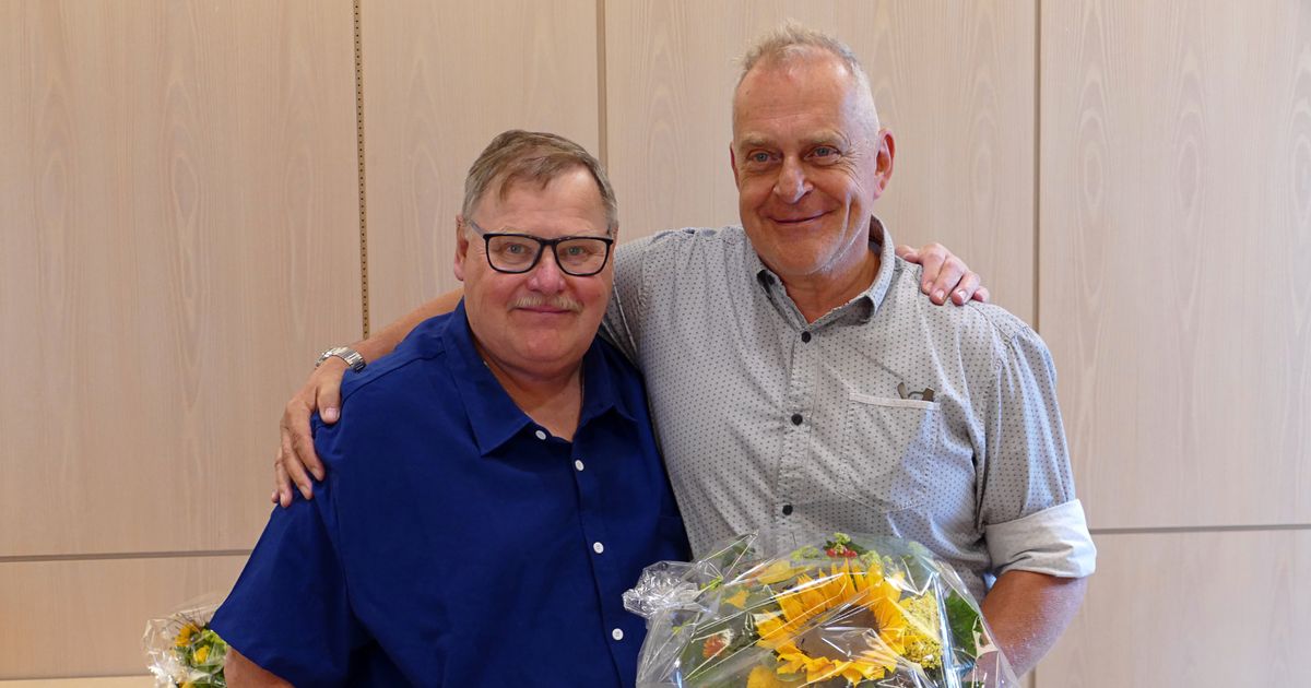 Detlef Ashoff und Peter Brücher sitzen der neugewählten ...